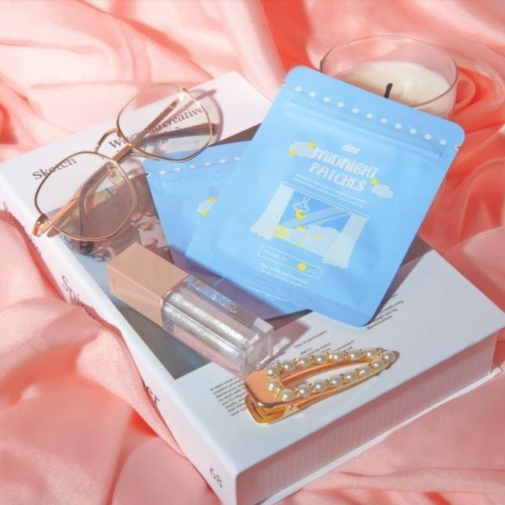 Hydrocolloid Bandages: How They Heal Acne Scars – Doe Lashes – Doe Beauty