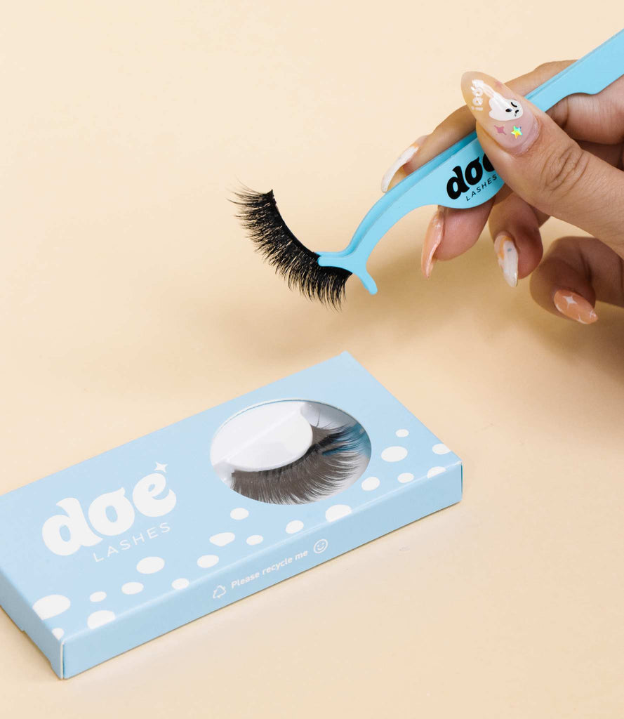 How to Remove False Lashes – Doe Beauty How to Remove False Lashes – Doe Beauty